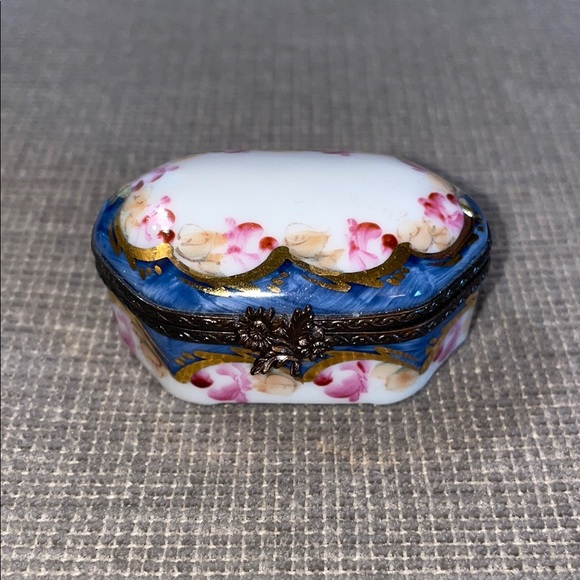 Limoges | Accents | Limoges Porcelain Trinket Box With Floral Design ...